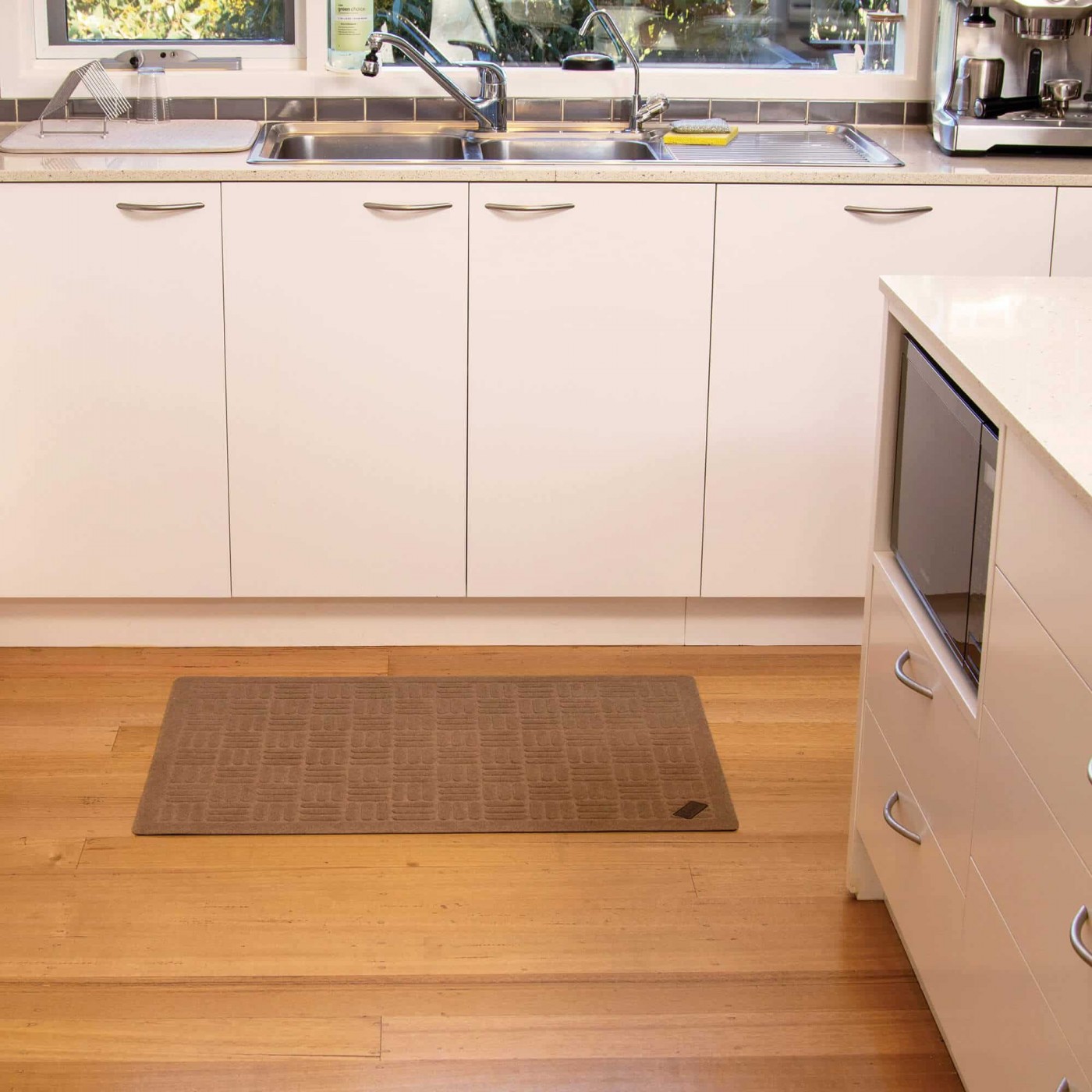 Absorbent Anti Slip Floor Mat by Conni